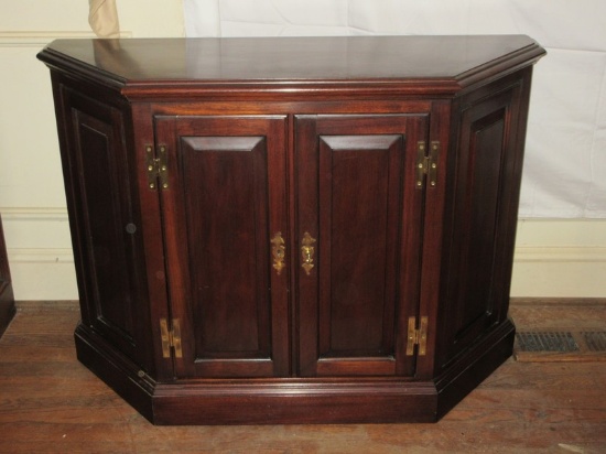 Exceptional Henkel-Harris Furniture Virginia Galleries 2 Door Console ...