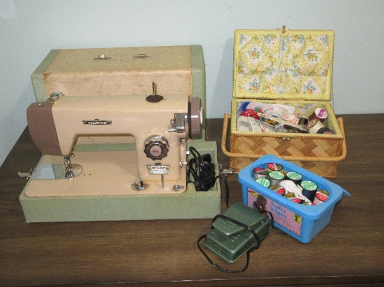 Vintage Modern Age Portable Dewing Machine in Case Deluxe Precision ...