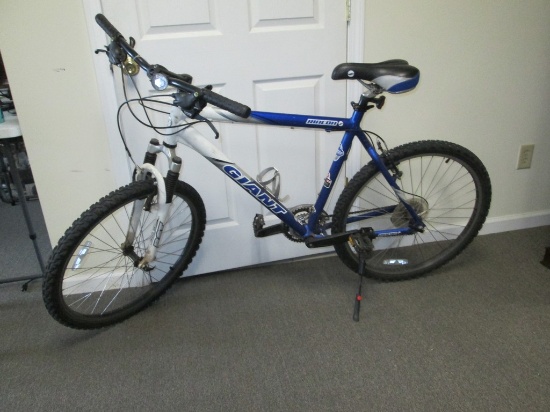 Men's Giant Rincon Mountain Bike Features ALUXX Aluminum Frame Bike Blue/White w/Front & | Art ...