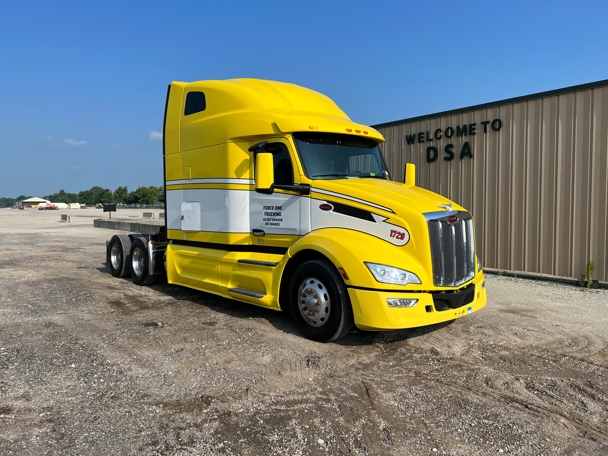 2022 Peterbilt 579 Trucks