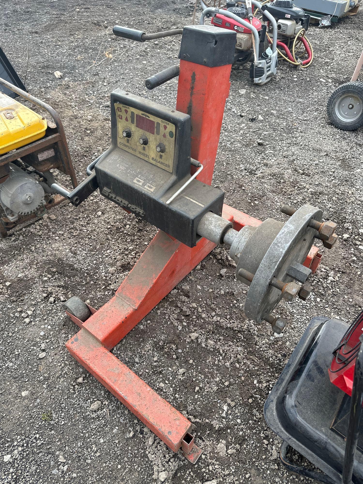 SNAP-ON WB400 WHEEL BALANCER SUPPORT EQUIPMENT | Proxibid