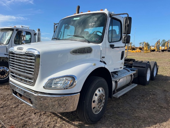 2004 FREIGHTLINER M2 TRUCK TRACTOR VN:M77308 powered by Mercedes MB4000 ...