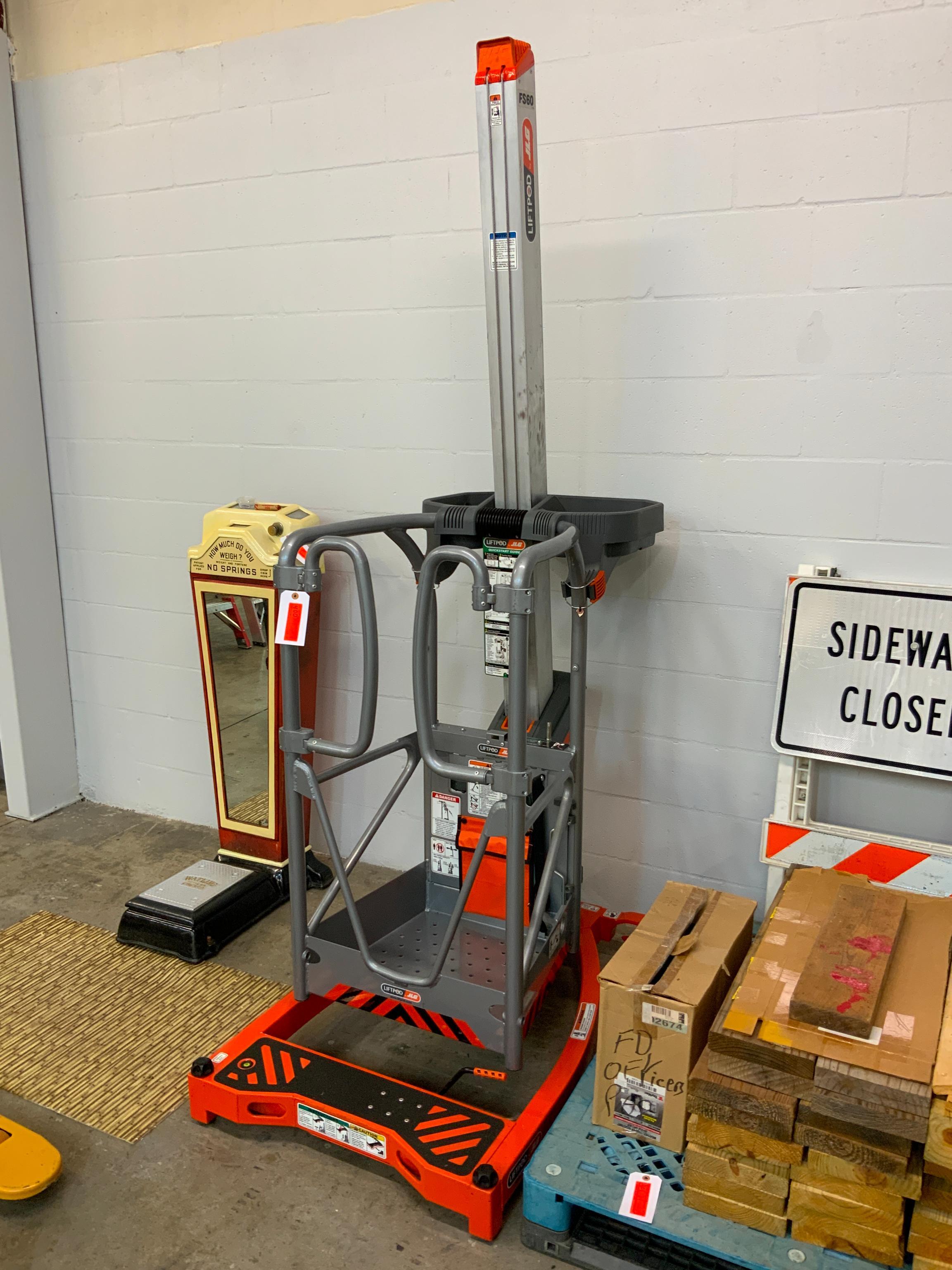 JLG FS60 LIFTPOD PLATFORM SCISSOR LIFT | Proxibid