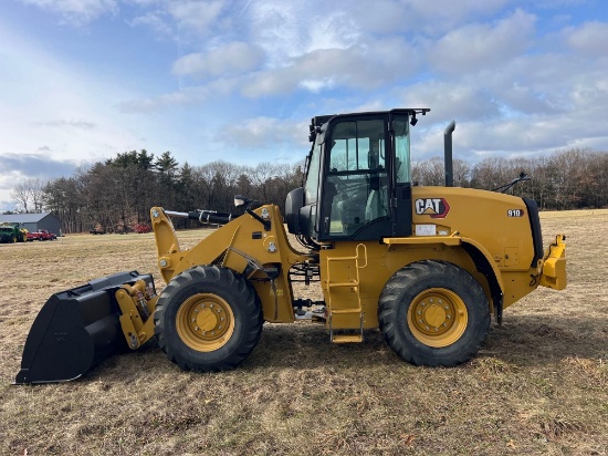 DEMO CAT 910 RUBBER TIRED LOADER powered by diesel engine, equipped ...