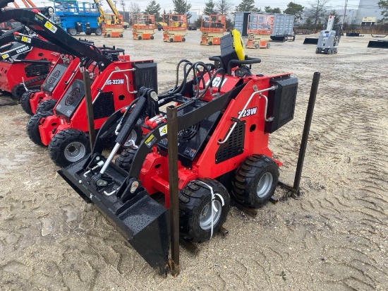 NEW EGN 323W MINI TIRED LOADER SN:41108 powered by gas engine, 15hp ...