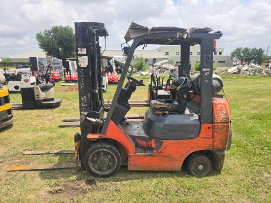 TOYOTA FORKLIFT 7FGCU25 LP ENGINE SN:3889 | Online Auctions | Proxibid