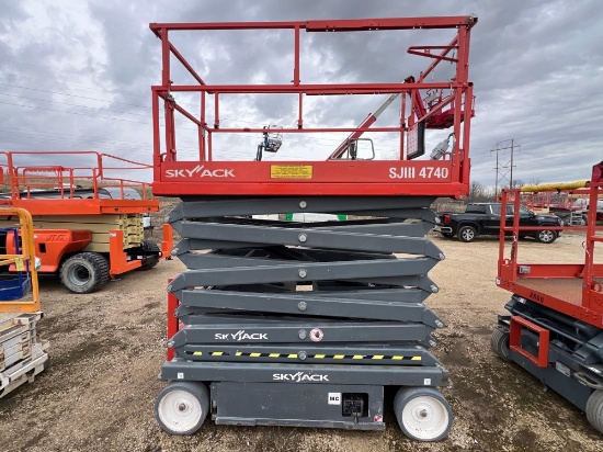 2017 SKYJACK SJIII 4740 SCISSOR LIFT SN:70201385 electric powered ...
