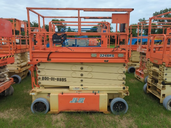 JLG 3248RS SCISSOR LIFT SN:0200227131 electric powered, equipped with ...