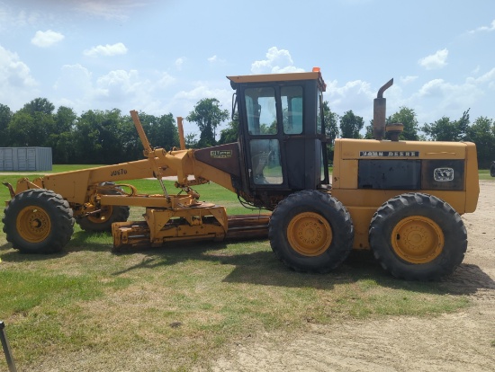 JOHN DEERE 670 MOTOR GRADER SN:06000T powered by John Deere diesel ...