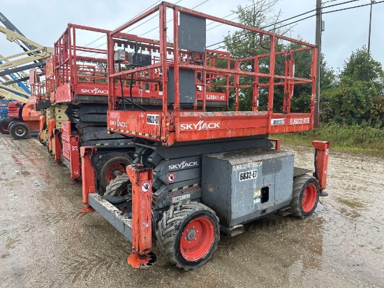 SKYJACK 6832RT SCISSOR LIFT SN:119 4x4, powered by dual fuel engine ...