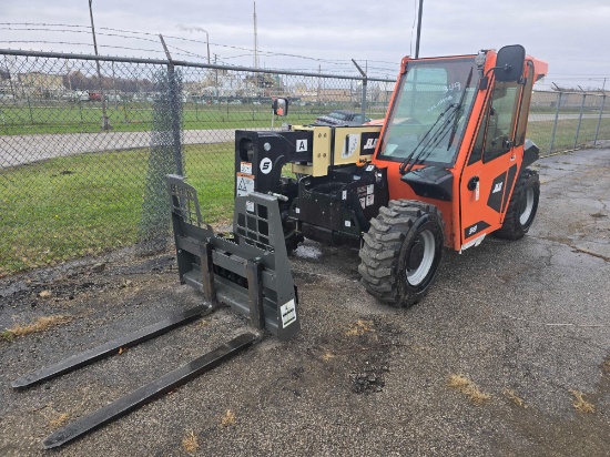 NEW UNUSED JLG 519 TELESCOPIC FORKLIFT SN: 143705, 4x4, powered by ...