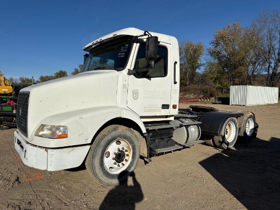 2006 VOLVO TRUCK TRACTOR VN:410441 powered by Volvo D12 engine, 365hp ...