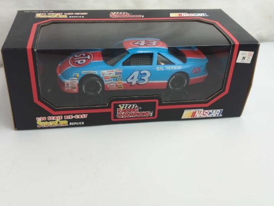 RACING CHAMPIONS NASCAR #43 STOCK CAR REPLICA 1:24 DIE CAST | Art ...