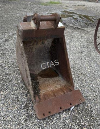 22" Excavator Bucket w/ Teeth & Butter Bar | Online Auctions | Proxibid