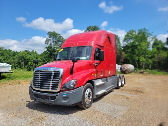 2016 FREIGHTLINER CASCADIA SEMI TRUCK, MILES SHOWING: 788,911, AUTO ...