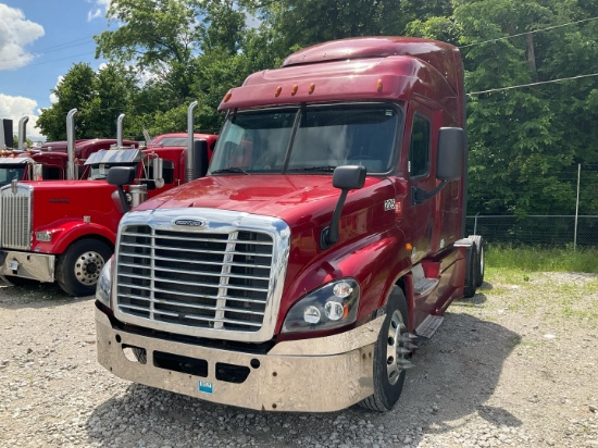 2015 FREIGHTLINER CASCADIA Serial Number: 1FUGGLD59FLGG9142 ...