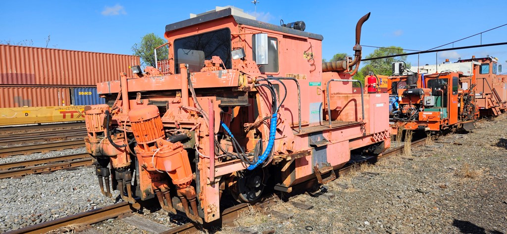 TAMPER MKII TRACK TAMPER, - RUNS & MOVES - | Proxibid