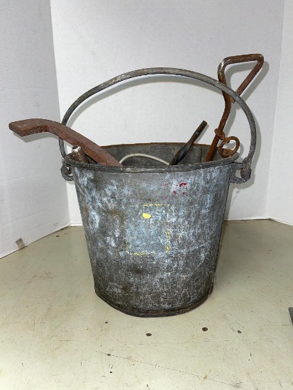 Bucket of Scrap Metal | Heavy Construction Equipment Building Materials ...