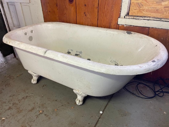 Vintage Claw Foot Enamel Bath Tub | Online Auctions | Proxibid