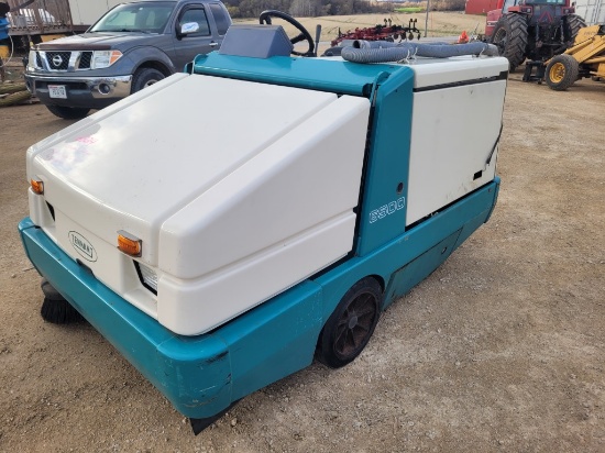 Tennant 6500 Floor Scrubber | Heavy Construction Equipment Light ...