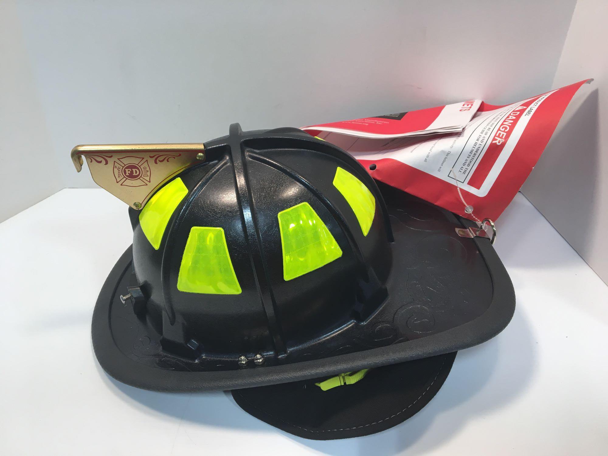 CAIRNS 880 fire helmet(new) | Proxibid
