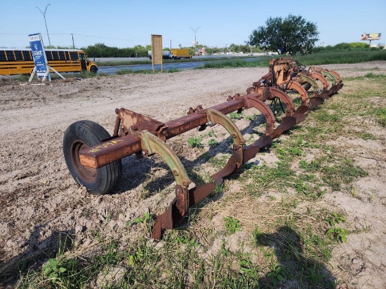 9-Row High Clearance Johnson Ripper Bedder with Gauge Wheels, Vertical ...