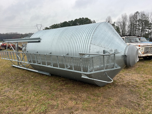 HOG SLAT FEED TANK LIKE NEW | Proxibid