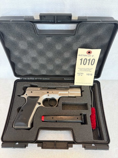 SAR-USA Model SARSILMAZ 2000 Pistol | Guns & Military Artifacts ...
