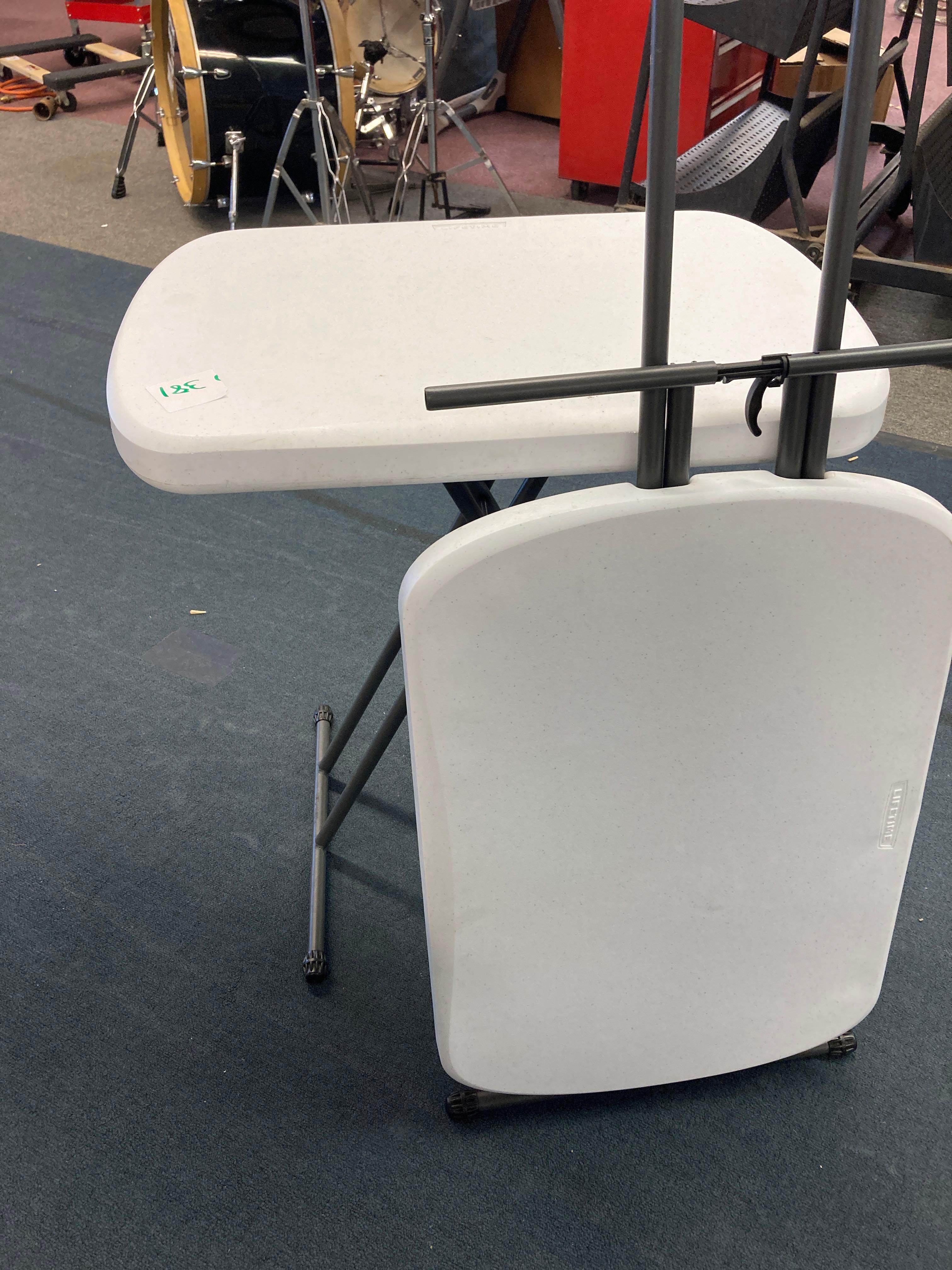 lifetime plastics folding table 2 total 18 x 26 | Proxibid