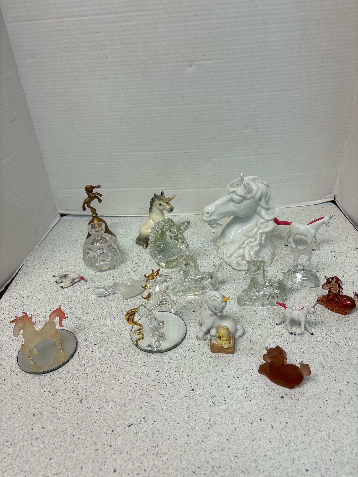 unicorns art glass Boyd glass Goebel Perfume | Proxibid