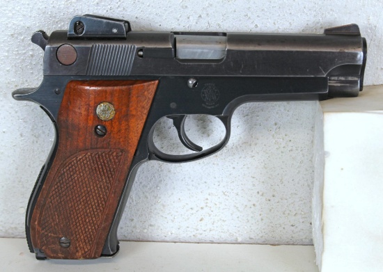 Smith & Wesson Model 539 9 mm Semi-Auto Pistol... Wear to Grips to ...