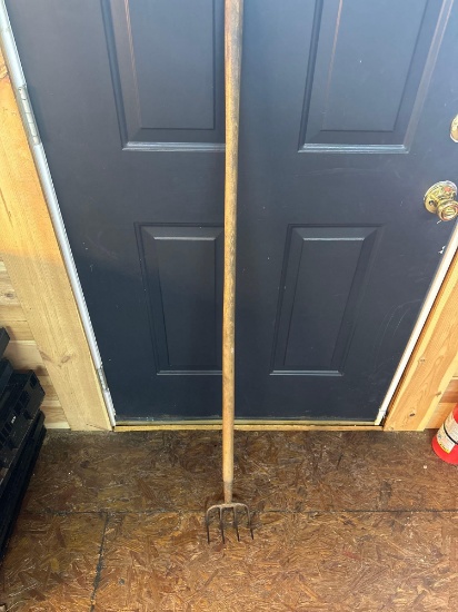 4 Prong Hay / Garden Pitchfork With Wooden Handle | Online Auctions ...