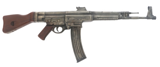 COMPOSITE MODEL STG44 MACHINE GUN DISPLAY | Guns & Military Artifacts ...