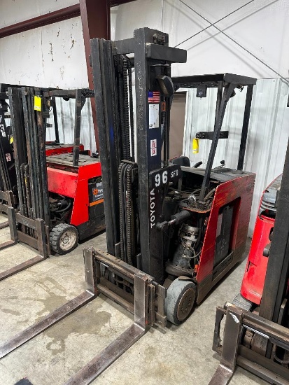 Toyota 4,000-LB. Capacity Dock Stocker Forklift, Model 7BNCU20, 9,653 ...
