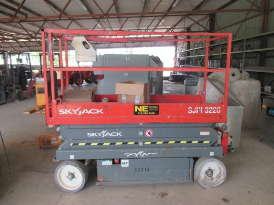 Skyjack Model SJIII-3220 Scissor Lift In back building | Online ...