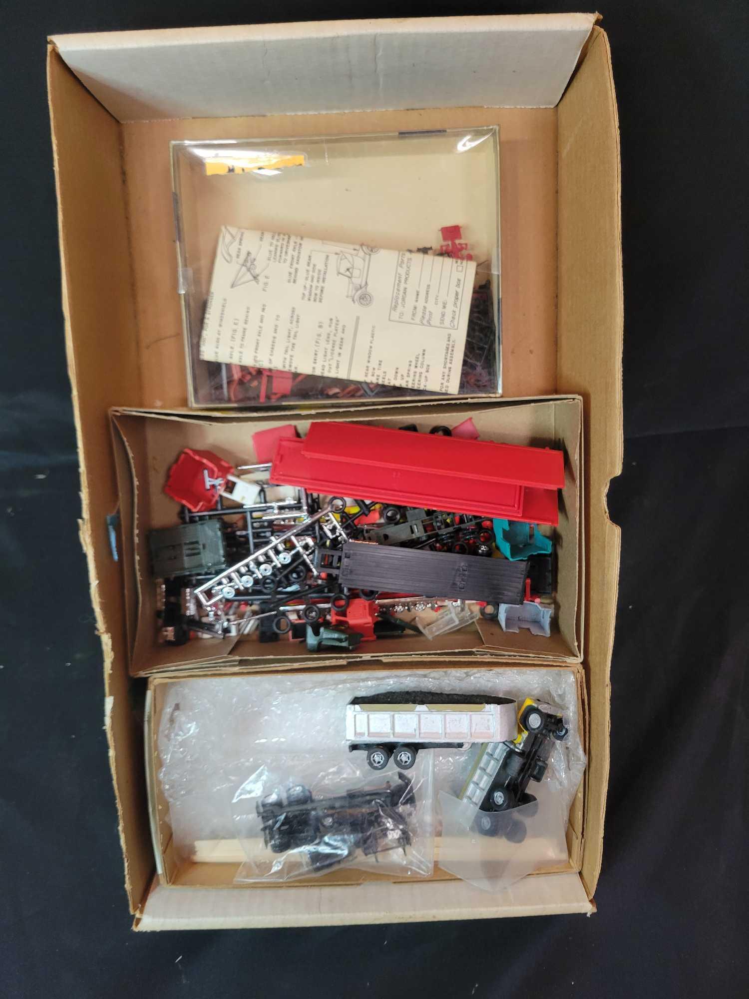 Box of HO model truck and vehicle parts | Proxibid