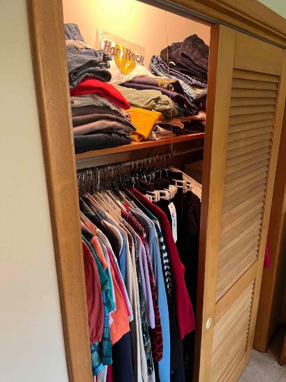 Closet full of clothes | Online Auctions | Proxibid