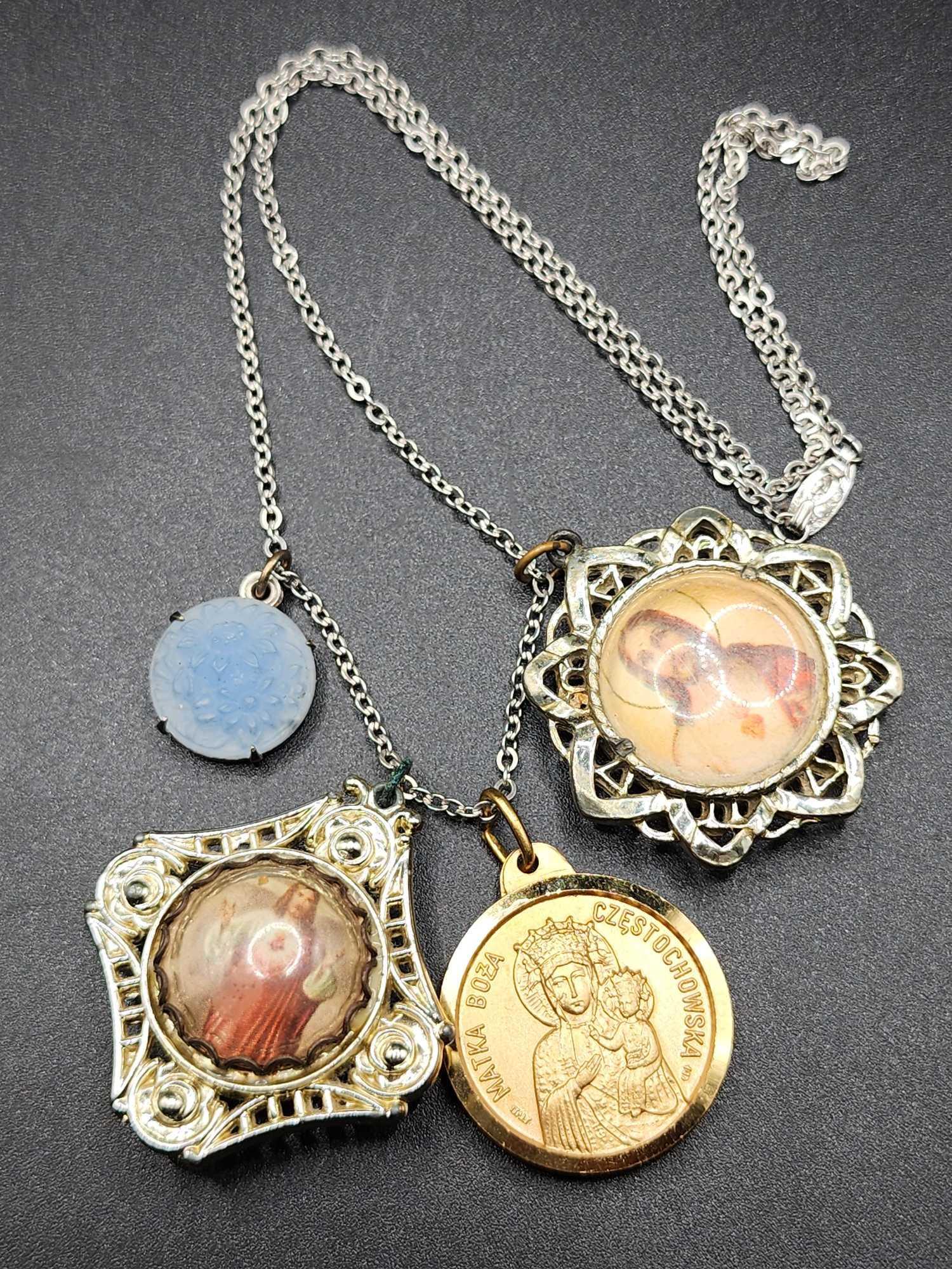 (4) vintage religious medals, one with touched | Proxibid