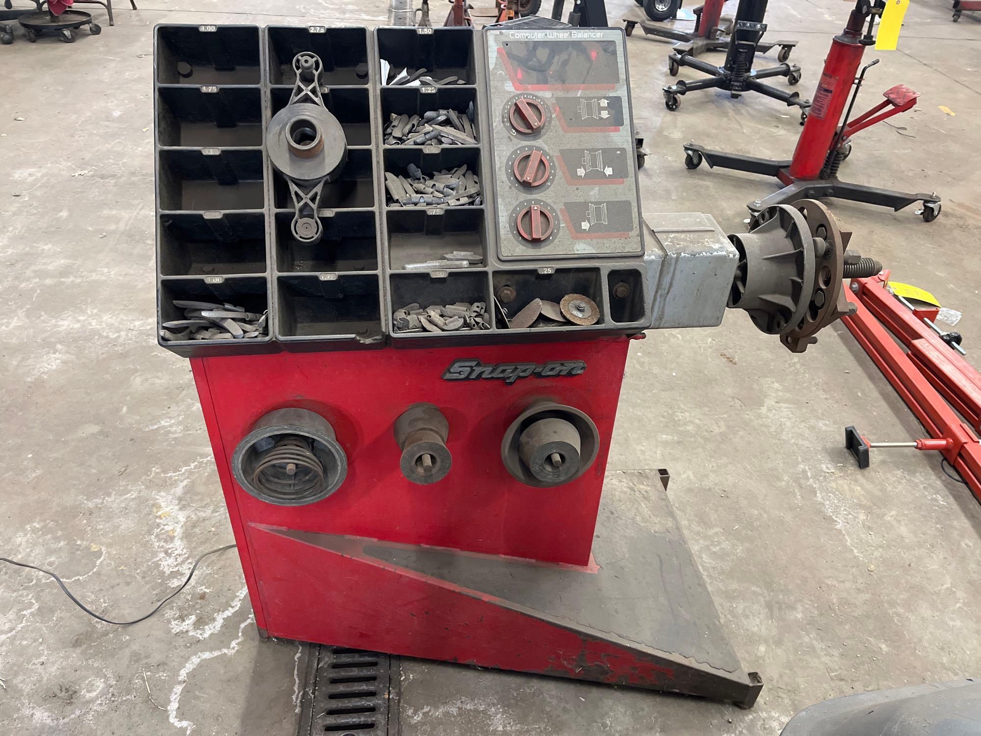 Snap-On computer wheel balancer | Proxibid