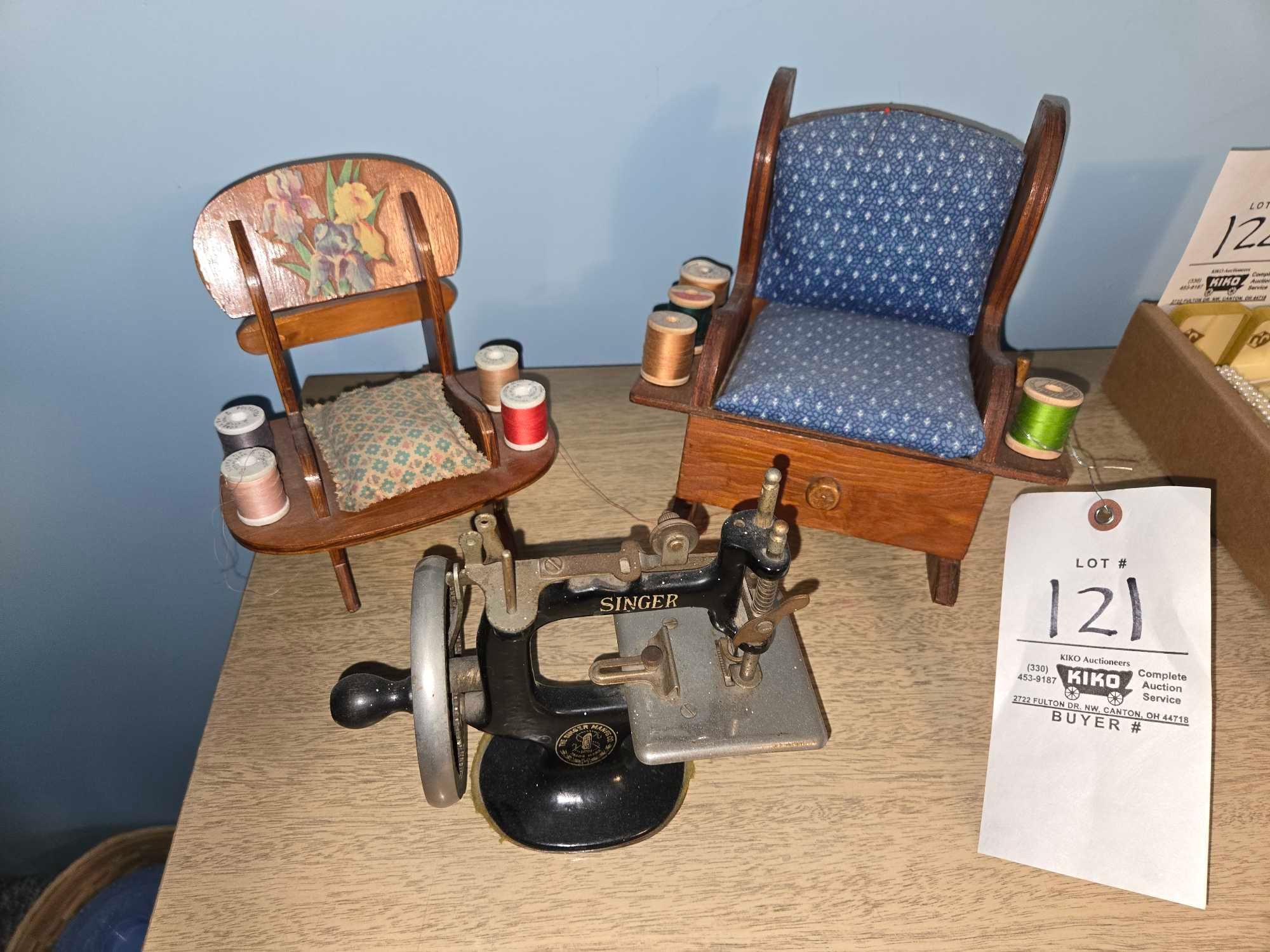 Singer Salesman Sample & Vintage Threadholder/ | Proxibid