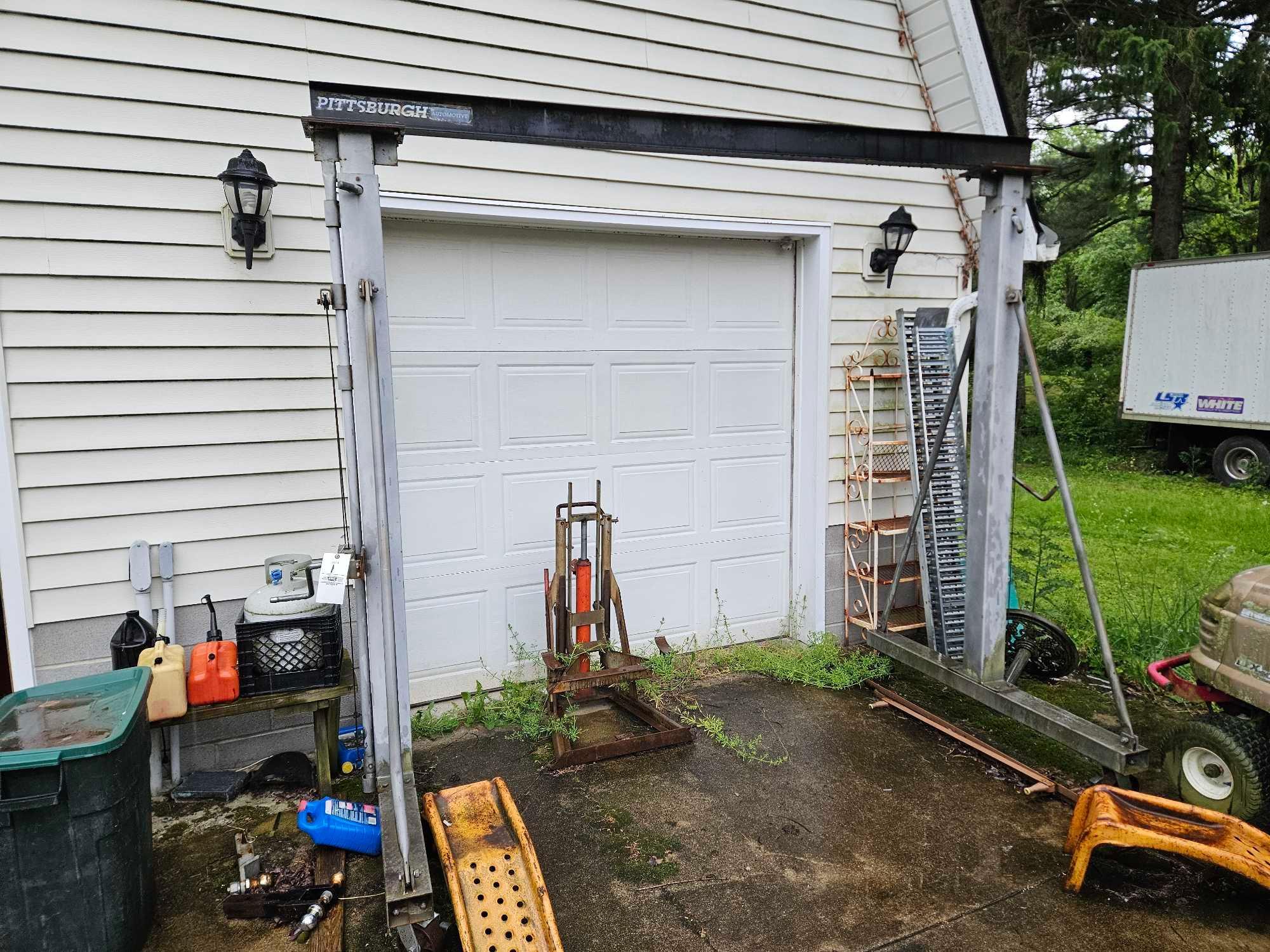 Pittsburgh overhead lift on casters | Proxibid