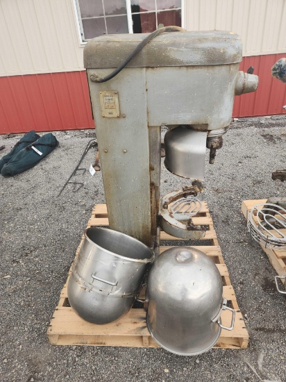 Hobart Model D340 Mixer Worked when Removed | Online Auctions | Proxibid