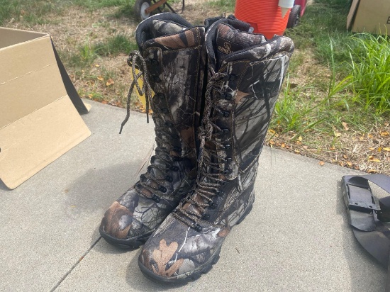 Runfun snake guard camo boots, never worn brand new | Online Auctions ...