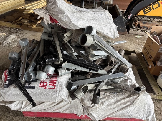 Skid of fence top razor wire caps | Online Auctions | Proxibid