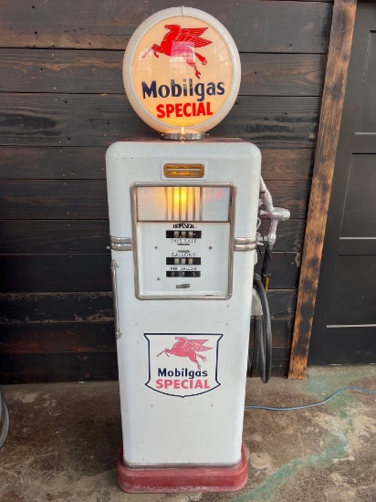 Mobilgas Special Lighted Gas Pump with Original Globe | Art, Antiques ...