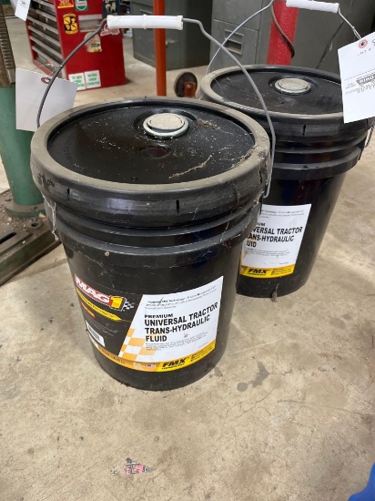 2 five gallon buckets of hydraulic oil | Online Auctions | Proxibid