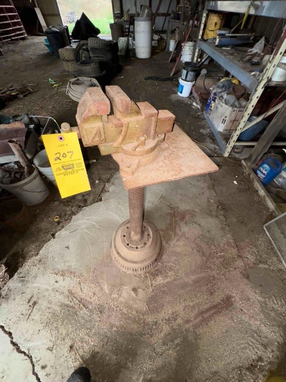 Vise with stand | Online Auctions | Proxibid