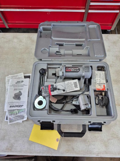 Rotozip SCS01-LE Spiral Saw w/ Attachments | Online Auctions | Proxibid