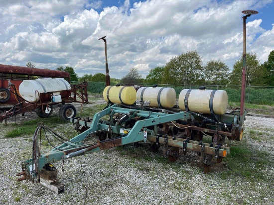 John Deere 7000 6RN Planter with UNVERFERTH Zone Till Attachment | Farm ...