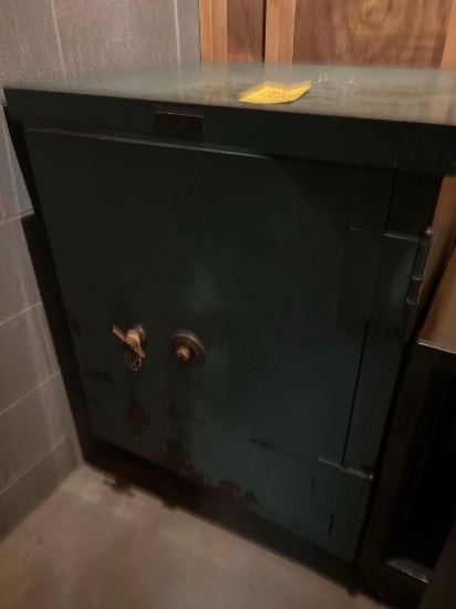 SafeCabinet safe | Online Auctions | Proxibid